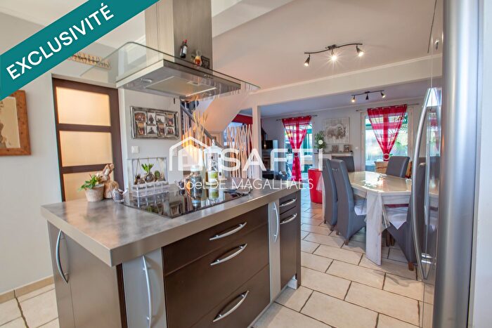 Maison à vendre - Le Mesnil-Saint-Denis - 5 pièces - 4 chambres