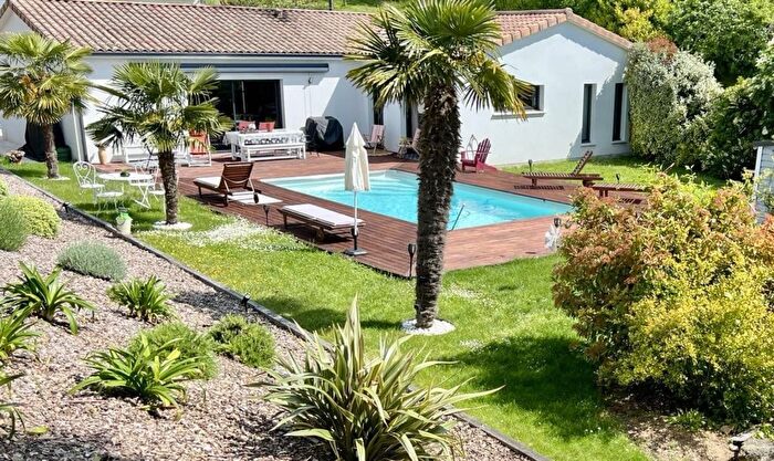 Maison à vendre - Chaniers - 7 pièces - 4 chambres