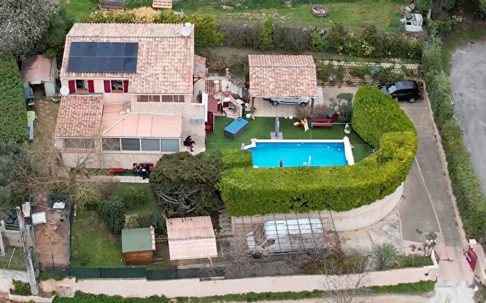 Maison à vendre - Auriol - 6 pièces - 5 chambres