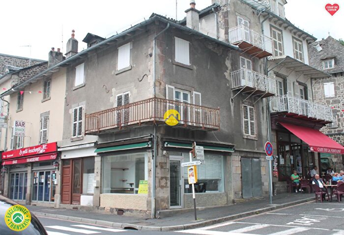 Appartement à vendre - Vic-sur-Cère - 4 pièces - 2 chambres