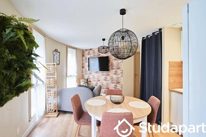 Appartement à louer - Centre Ville, Reims - 1 pièce - 3 chambres