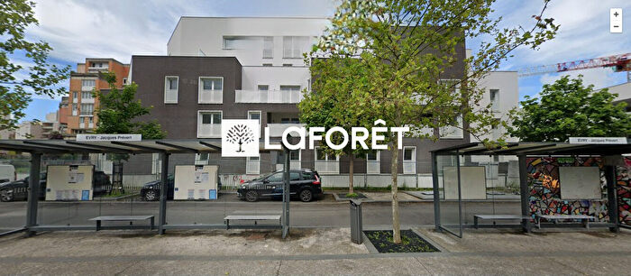 Appartement à louer - Évry, Les Pyramides - 3 pièces - 2 chambres