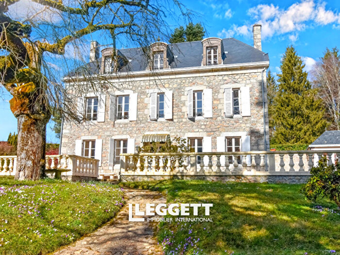 Maison à vendre - Ussel - 15 pièces - 9 chambres