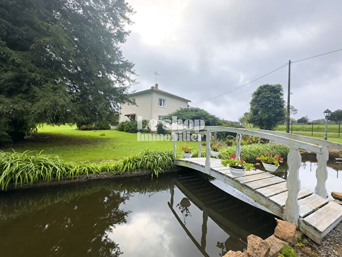 Maison à vendre - Montrollet - 5 pièces - 3 chambres