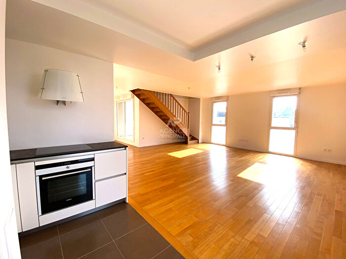 Nanterre, Vieux Pont : Appartement 4 pièces à louer