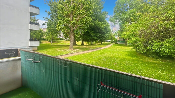 Appartement à vendre - Sainte-Geneviève-des-Bois, Liers, Croix Blanche - 4 pièces - 2 chambres