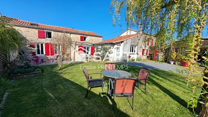 Maison à vendre - Coulonges-sur-lAutize - 6 pièces - 4 chambres