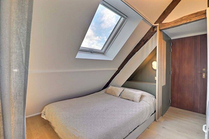 Appartement à louer - Clichy-Trinité, Paris ème arrondissement - 1 pièce