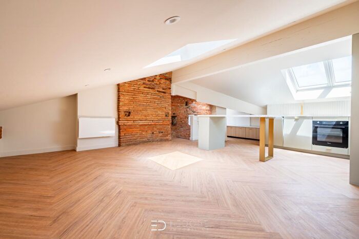 Appartement à vendre - Toulouse, Saint-Etienne - 3 pièces - 2 chambres