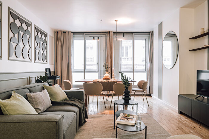 Appartement à louer - Paris e , Muette-Nord, Trocadéro - 4 pièces - 3 chambres