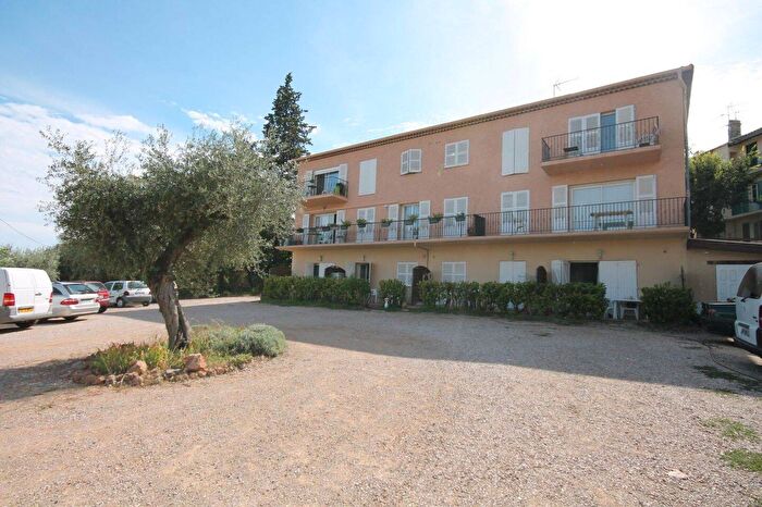 Appartement à louer - Saint Antoine, Grasse - 1 pièce