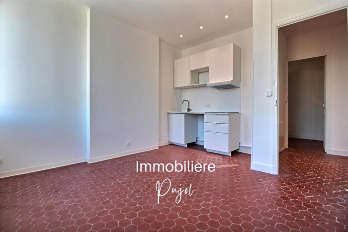 Appartement à louer - Marseille e , Cinq Avenues - 2 pièces - 1 chambre