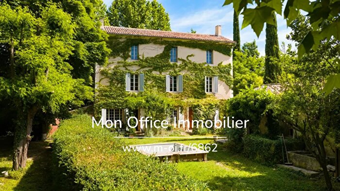 Maison 9 pièces à La Tour-d'Aigues, à vendre
