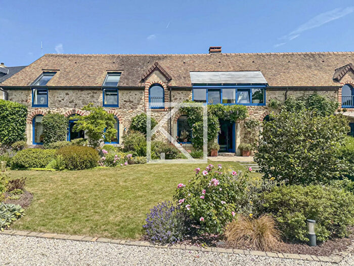 Maison 8 pièces à vendre à Saint-Pavace