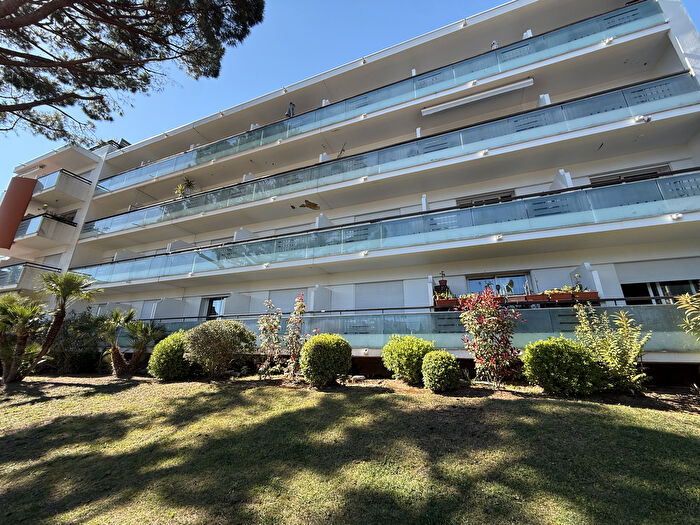 Cannes, Californie Pezou : Appartement 1 pièce à vendre