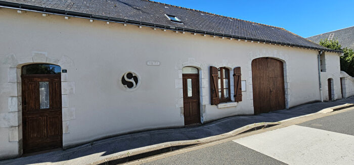 Maison à vendre - Sainte-Catherine-de-Fierbois - 5 pièces - 4 chambres