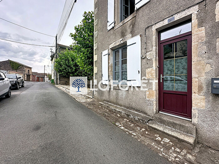 Maison à louer à Champdeniers-Saint-Denis
