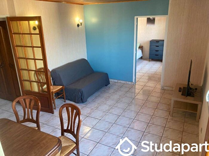 Appartement à louer - Moulin à Vent-Georges Lévy, Vénissieux - 1 pièce - 2 chambres