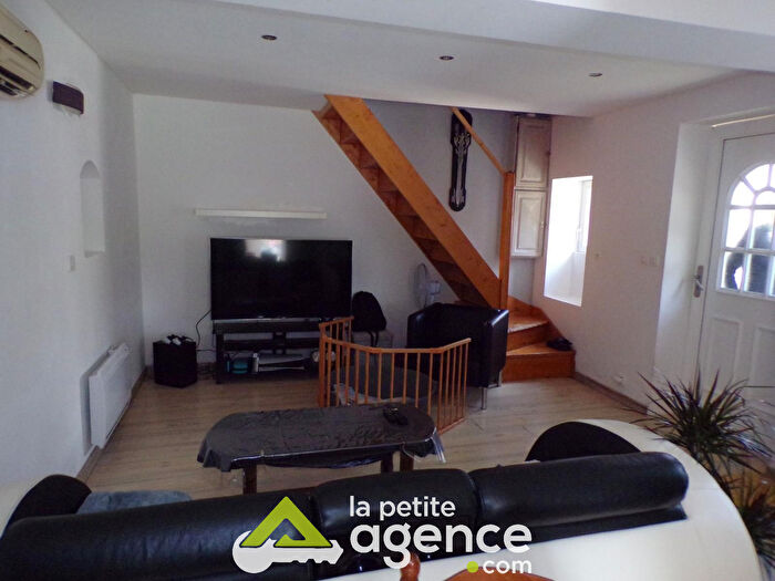 Maison à louer - Cours-les-Barres - 2 pièces - 1 chambre