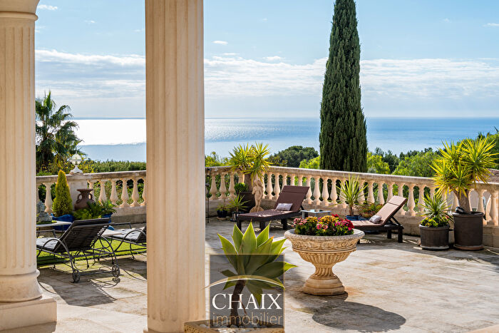 Maison à vendre - La Ciotat - 10 pièces - 7 chambres