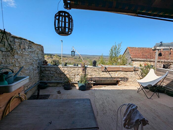 Maison 4 pièces à Saint-Jean-de-Laur, à vendre