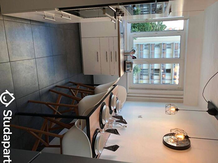 Appartement à louer - Esplanade Nord Est, Strasbourg - 1 pièce - 4 chambres