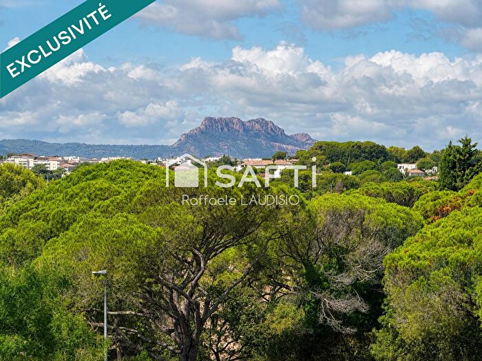 Saint-Raphaël, Veyssières : Appartement 3 pièces à vendre
