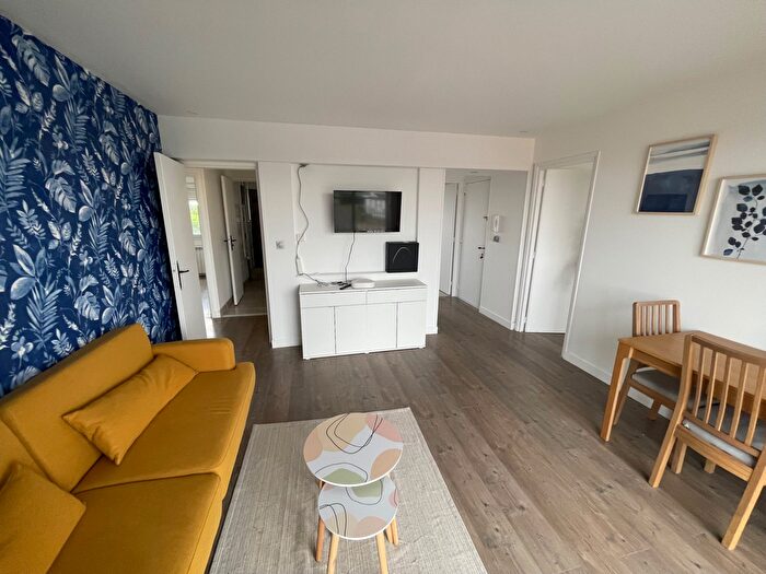 Appartement 4 pièces à Pessac, Saige, à louer