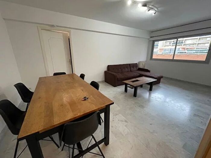 Appartement à louer - Vence, Centre-ville - 2 pièces - 1 chambre