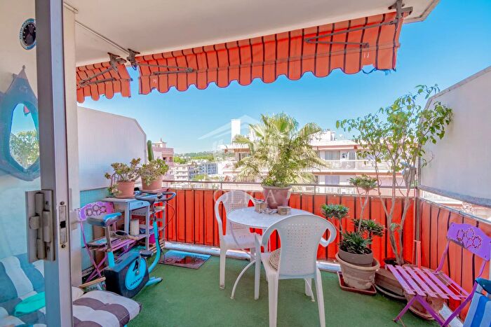 Appartement à vendre - Cagnes-sur-Mer, La Gare, Les Plans, Hippodrome - 3 pièces - 2 chambres