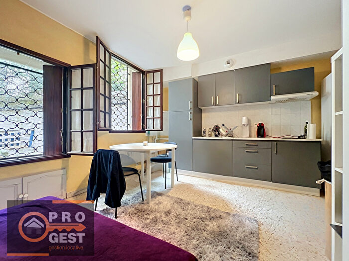 Appartement à louer - Montpellier, Centre historique - 1 pièce - 1 chambre