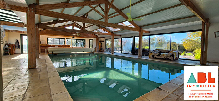 Maison à vendre - Saint-Denis-la-Chevasse - 9 pièces - 7 chambres