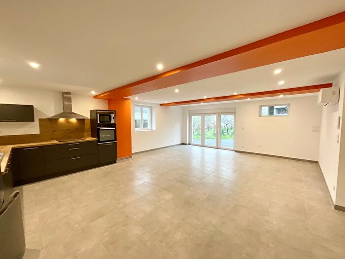 Appartement 4 pièces à louer à Saint-Lieux-Lafenasse