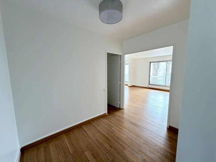 Appartement à louer - Hôtel de Ville, Courbevoie - 5 pièces - 3 chambres