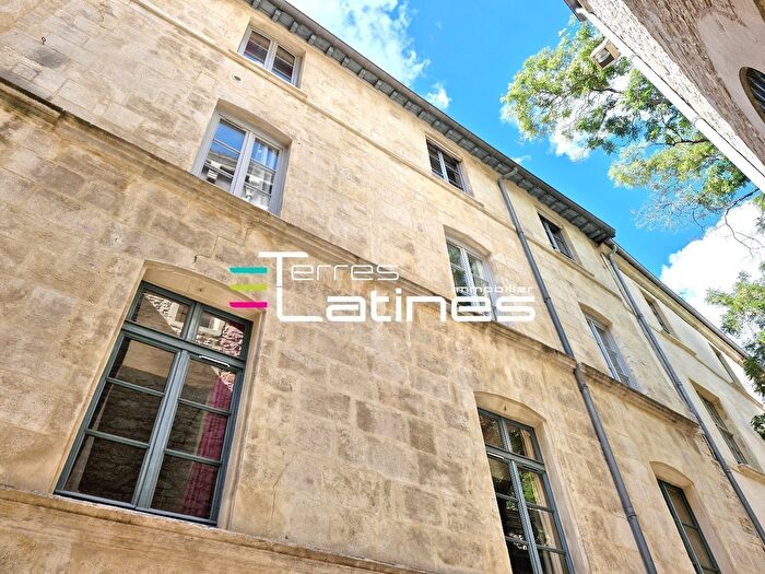 Appartement à louer - Nîmes, Ecusson, Arènes - 1 pièce