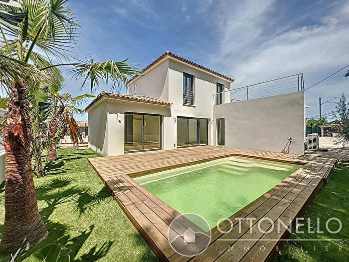 Maison à vendre - Roquebrune-sur-Argens, Les Fourques, Le Défens, Les Quatre Chemins - 4 pièces - 3 chambres