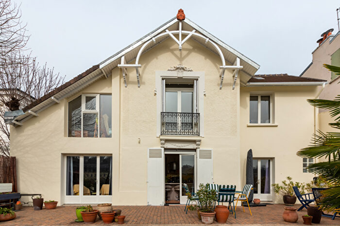 Maison à vendre - Sèvres, Croix-Bosset, Monesse, Brancas - 8 pièces - 6 chambres