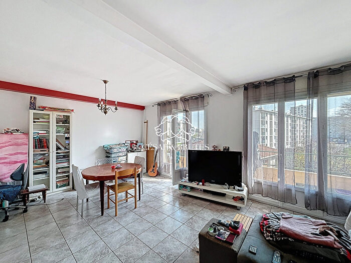 Appartement à vendre - Vénissieux, Georges Levy, Ernest Renan, Moulin à vent - 3 pièces - 2 chambres