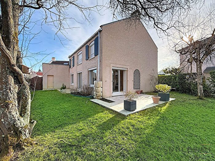 Maison à vendre - Voisins-le-Bretonneux - 6 pièces - 4 chambres
