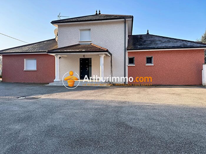 Maison à vendre - Saint-Clair-de-la-Tour - 7 pièces - 5 chambres