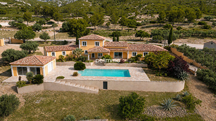 La Fare-les-Oliviers - Maison 6 pièces à vendre