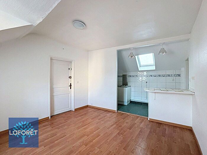 Rive Droite-Apport Paris Gare, Corbeil-Essonnes : Appartement 2 pièces à louer