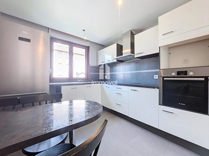 Appartement à louer - Strasbourg, Cronenbourg - 4 pièces - 3 chambres