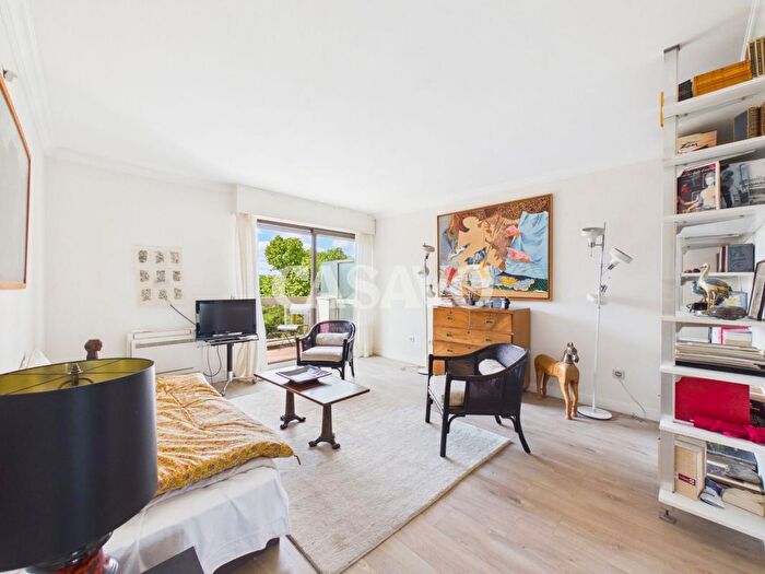 Neuilly-sur-Seine, Saint-James, Madrid : Appartement 2 pièces à vendre