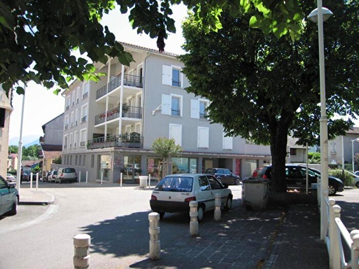 Centre Ville Ouest, Voiron : Appartement 2 pièces à louer