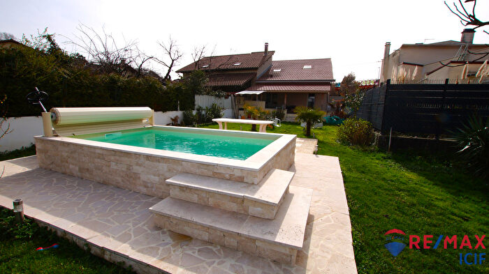 Maison à vendre - Bourgoin-Jallieu, Champfleuri et sa ceinture verte - 4 pièces - 3 chambres