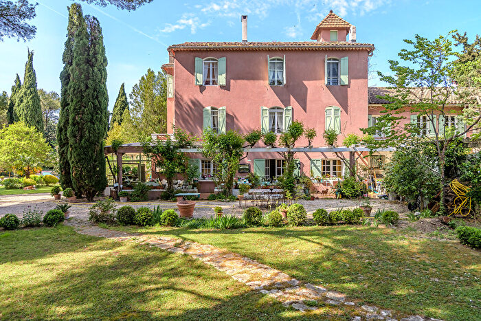 Maison 15 pièces à Orgon, à vendre