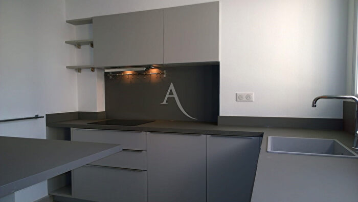 Appartement à louer - Annecy, Centre-ville, Vieille ville, Marquisats - 4 pièces - 3 chambres