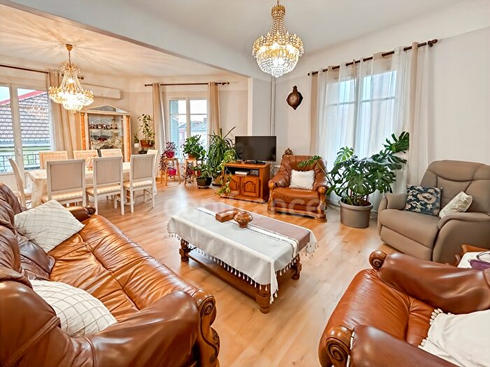 Appartement à vendre - Montceau-les-Mines, Centre-ville - 6 pièces - 4 chambres