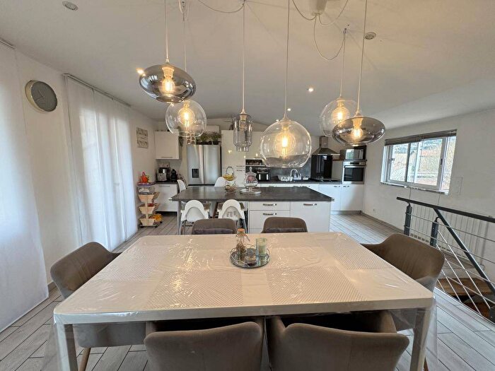 Appartement à louer - Les Ponches-Les Naves, Manosque - 4 pièces - 3 chambres